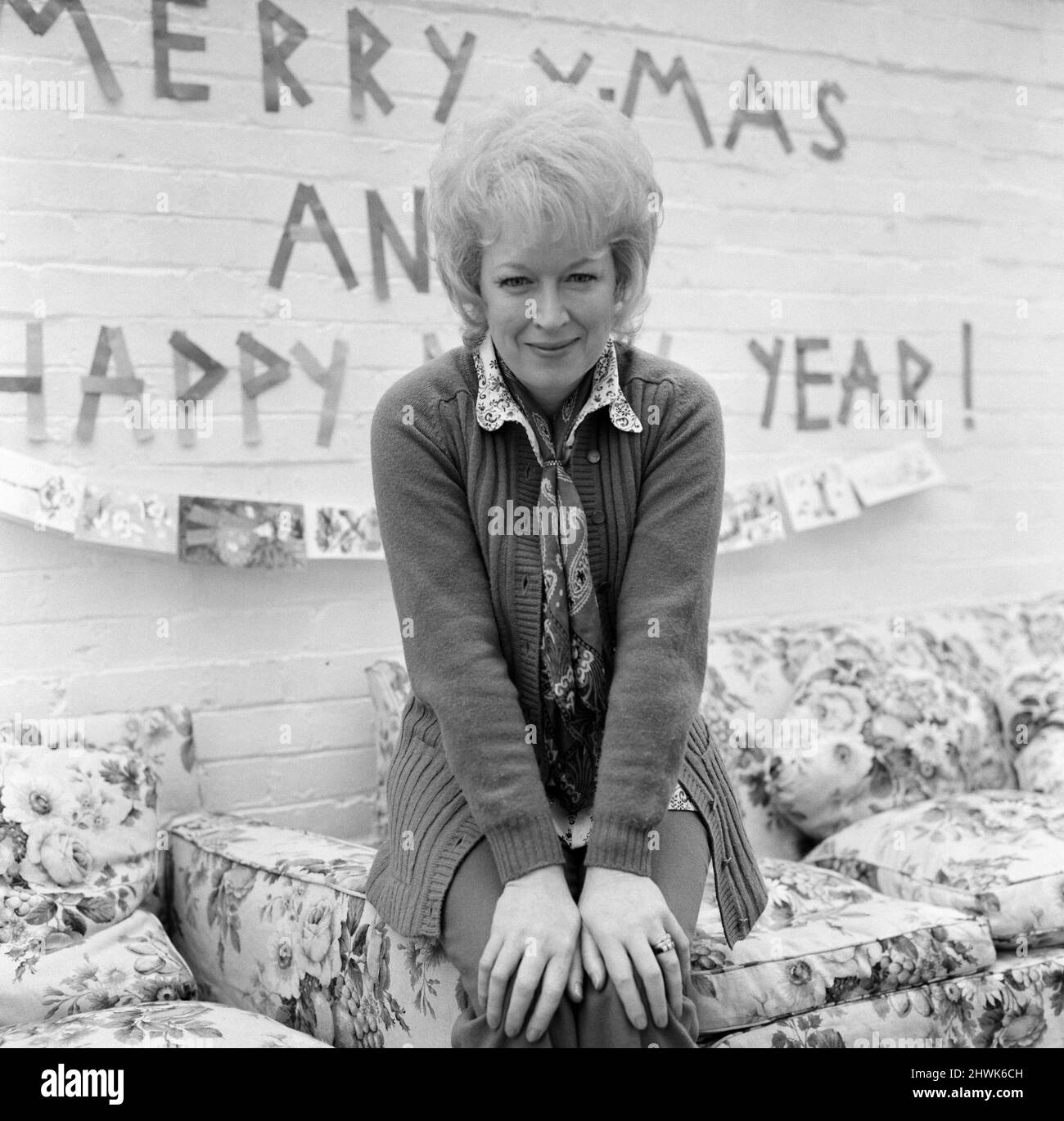 Actress June Whitfield pictured at her home. 16th December 1971 Stock ...