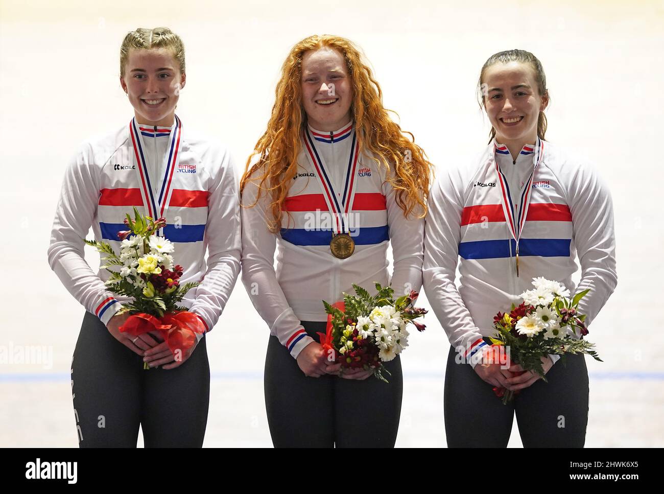 Emma Finucane, Rhian Edmunds and Lowri Thomas of Team Wales celebrates ...