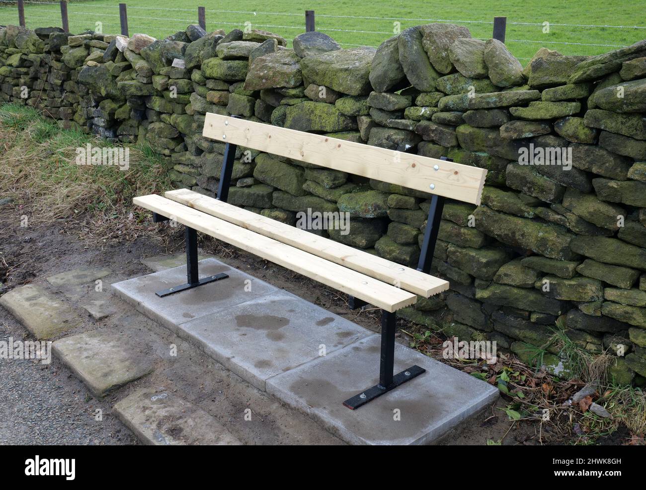 Roadside bench hi-res stock photography and images - Alamy