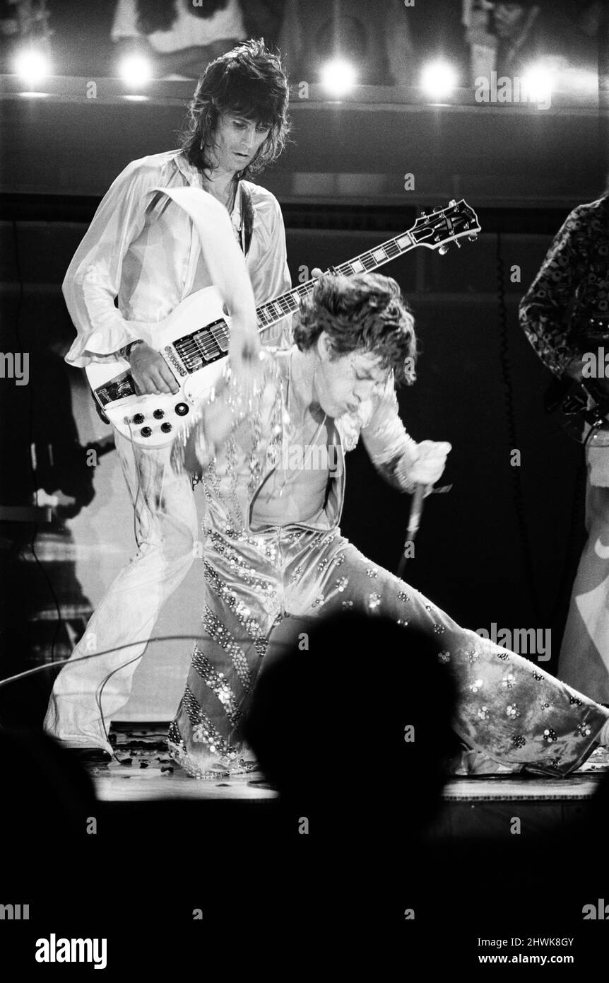 Mick jagger keith richards 1970s hi-res stock photography and images ...