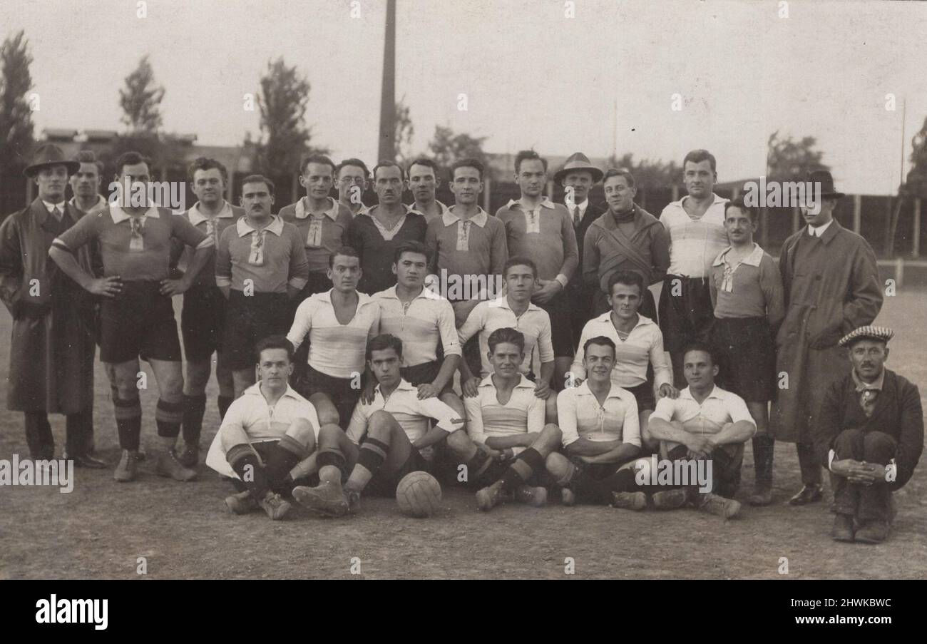 1920s football players hi-res stock photography and images - Alamy