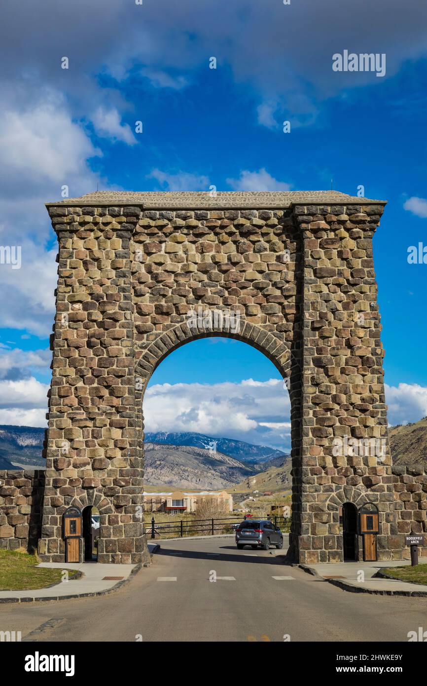 West entrance yellowstone national park hi-res stock photography and ...