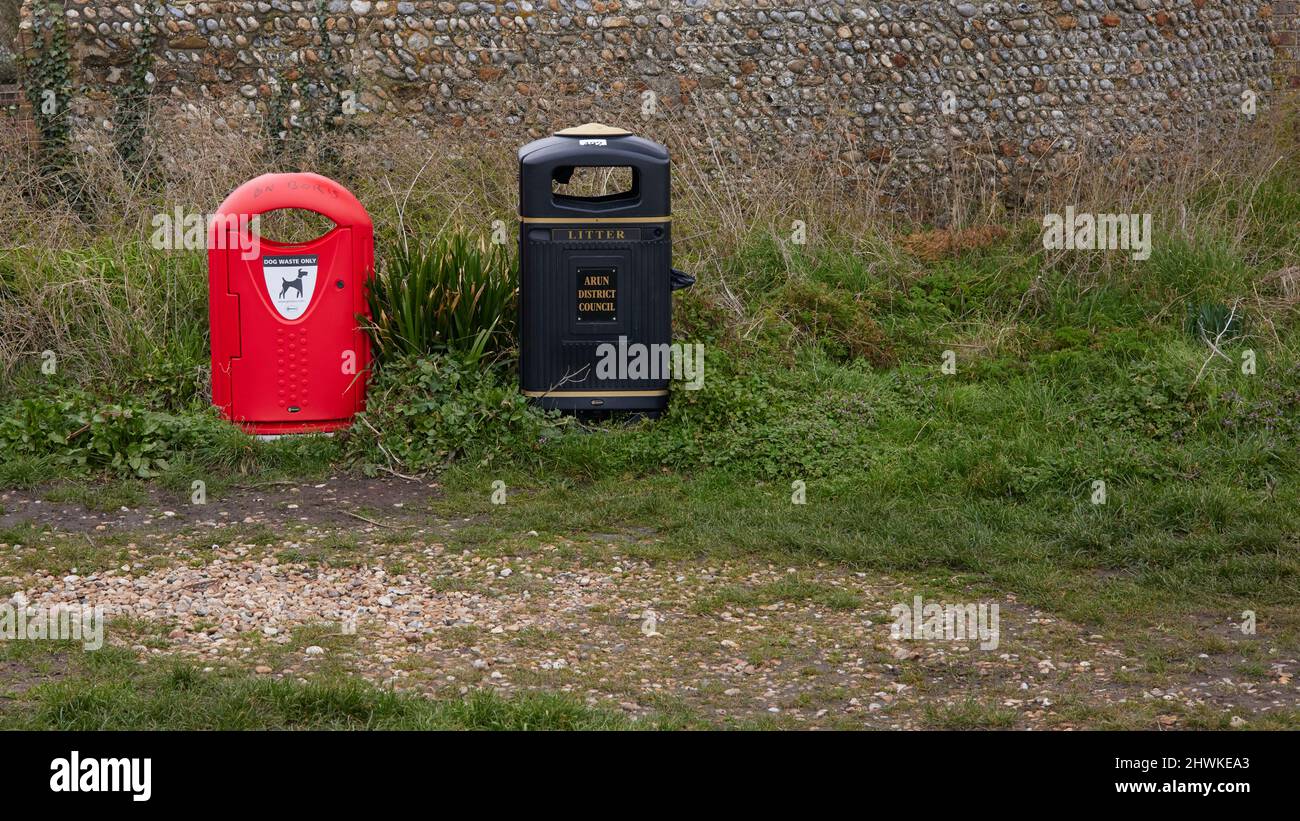 Green and red litter bin hi-res stock photography and images - Alamy