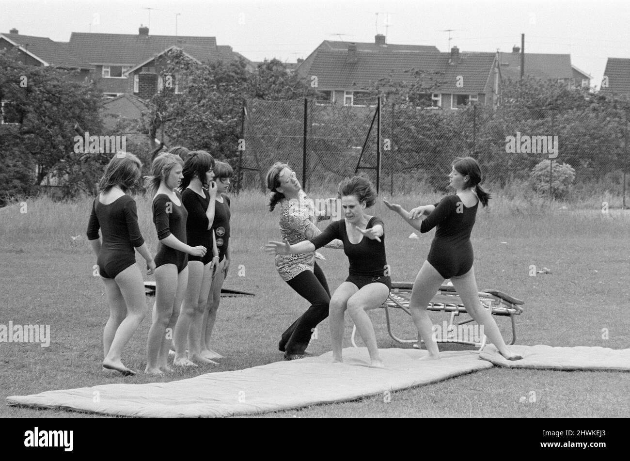 Girls pe 1970s hi-res stock photography and images - Alamy