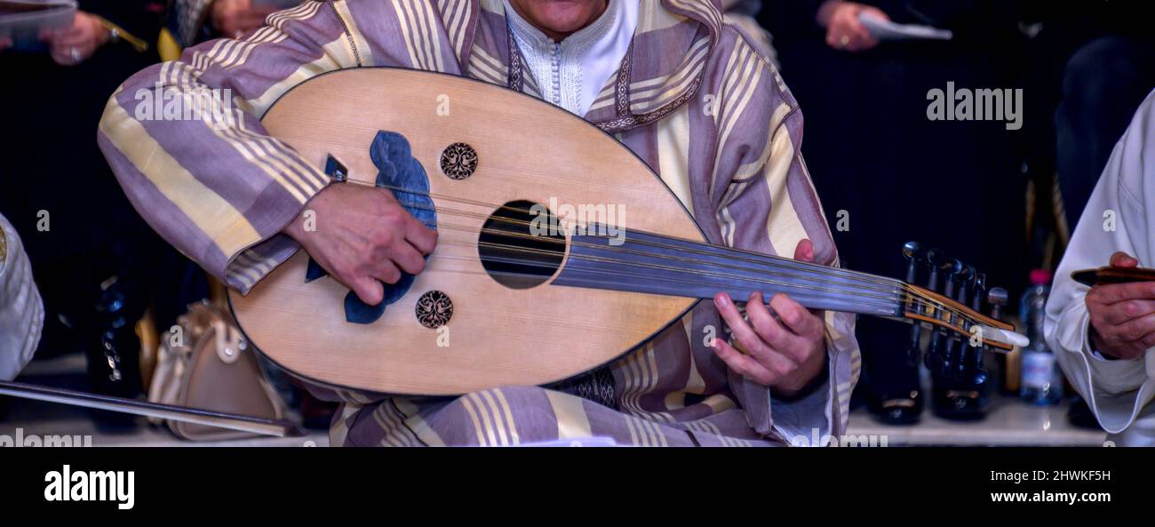 Oud player hi-res stock photography and images - Alamy