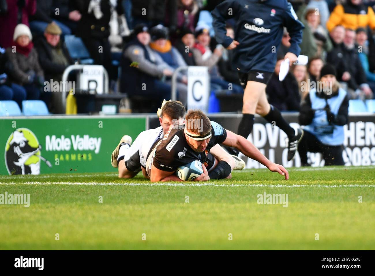 Exeter, Devon, UK. 6th March, 2022. Sam Skinner of Exeter Chiefs dives ...