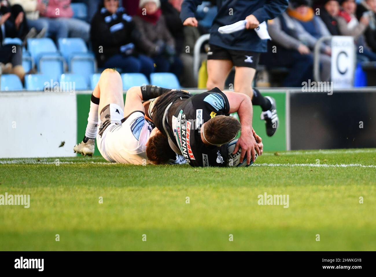 Exeter, Devon, UK. 6th March, 2022. Sam Skinner of Exeter Chiefs dives ...