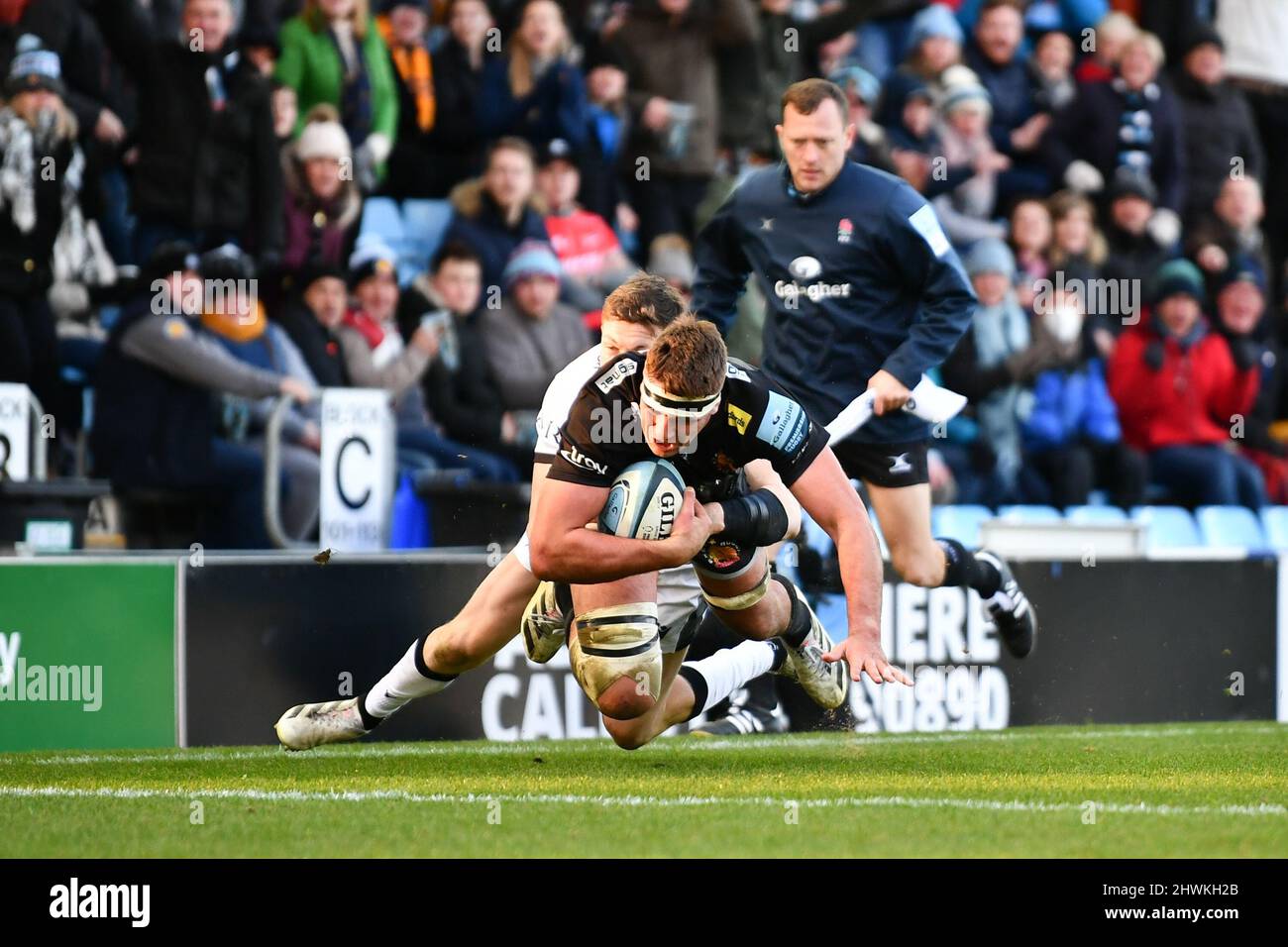 Exeter, Devon, UK. 6th March, 2022. Sam Skinner of Exeter Chiefs dives ...