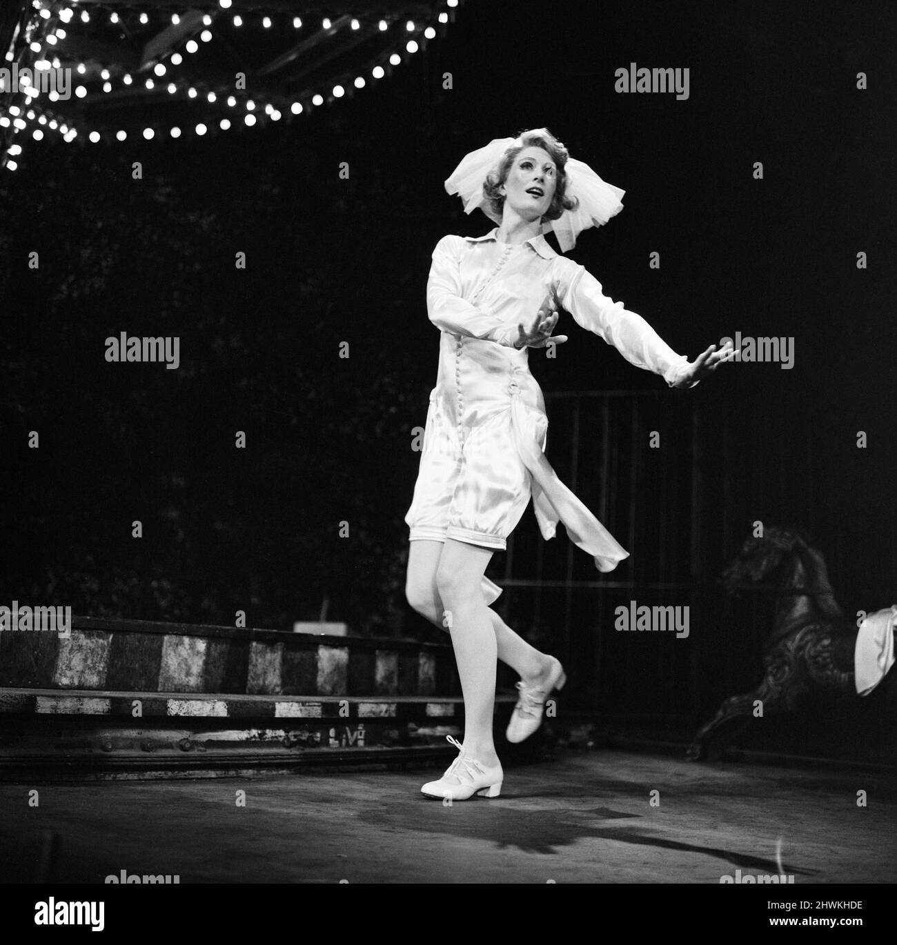 The Threepenny Opera opens in the West End at the Prince of Wales ...