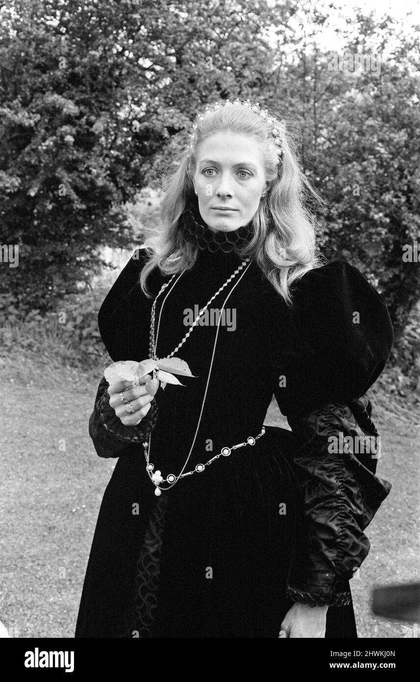 Filming 'Mary, Queen of Scots' began at Shepperton Studios. Vanessa ...