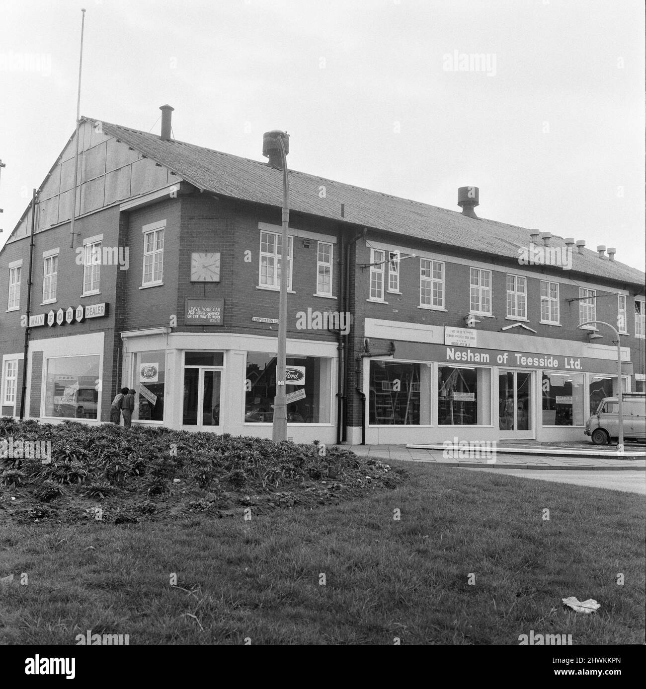 Ford garage Black and White Stock Photos & Images - Alamy