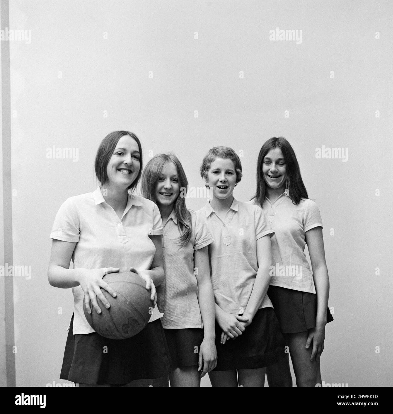 Girls pe 1970s hi-res stock photography and images - Alamy