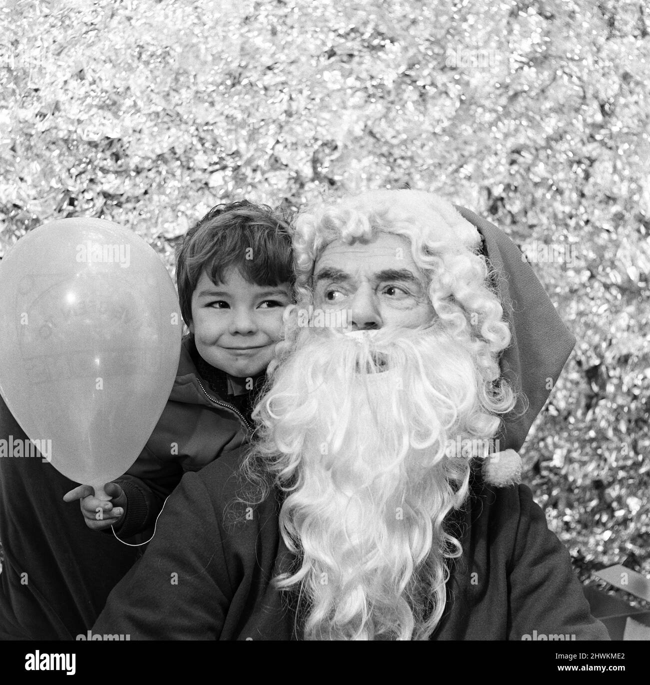 Santa and child 1970s hi-res stock photography and images - Alamy
