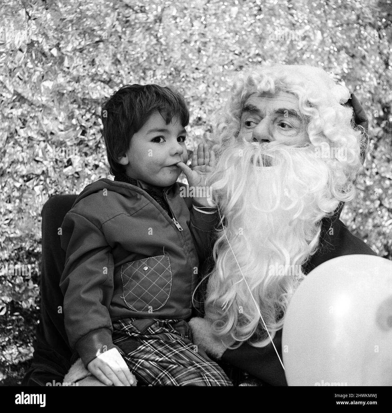 Santa and child 1970s hi-res stock photography and images - Alamy