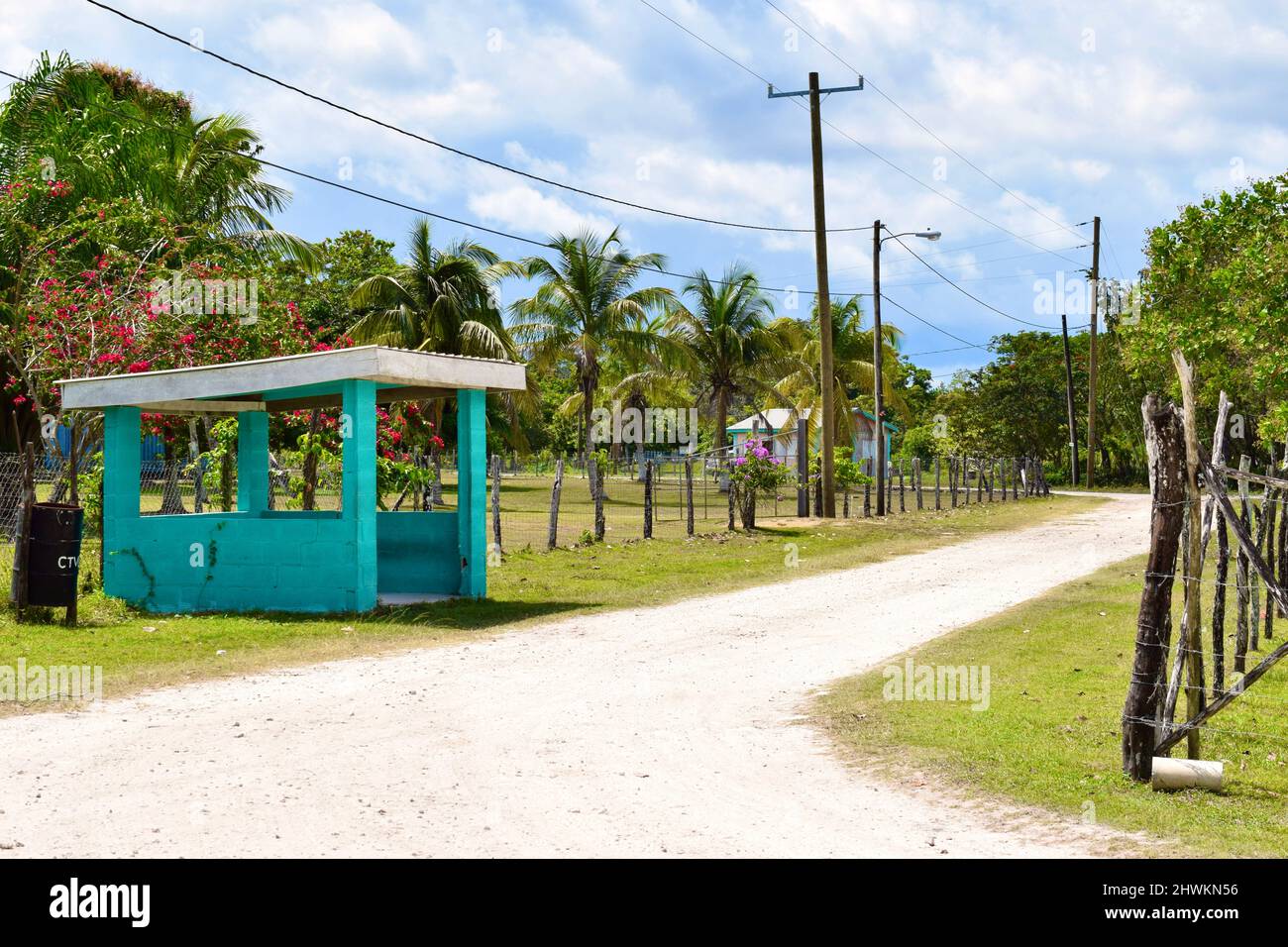 Covered bus stop hi-res stock photography and images - Alamy