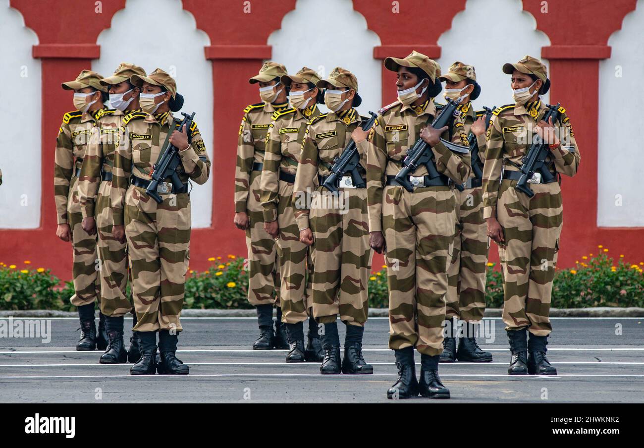 Cisf commando hi-res stock photography and images - Alamy