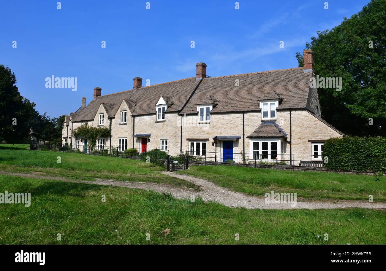 Cottages in Lechlade, Gloucestershire, Cotswolds, England, UK Stock ...