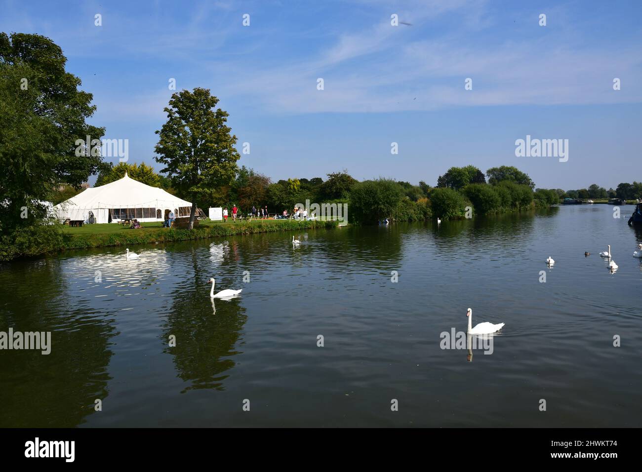 River Thames Walk, Lechlade, Gloucestershire, Cotswolds, England, UK ...