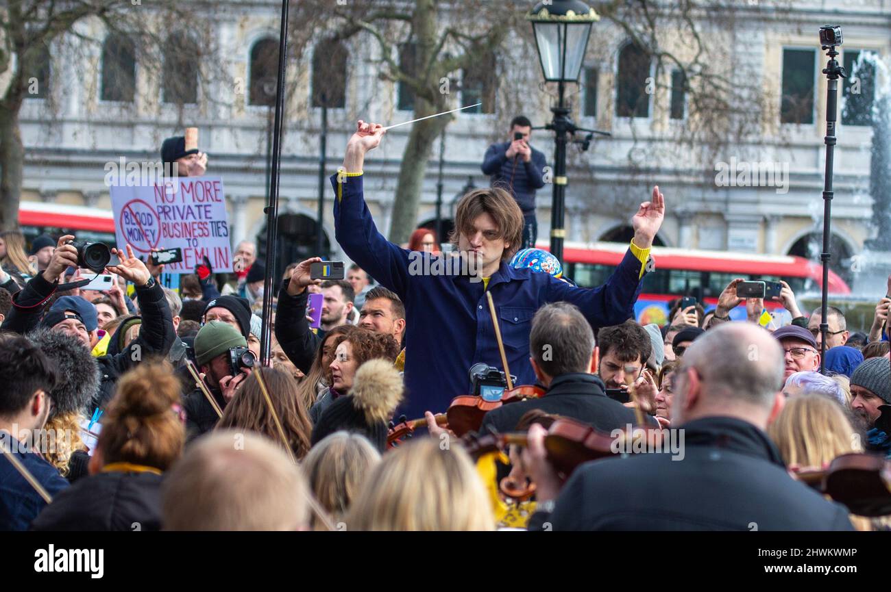 Maestro mp hi-res stock photography and images - Alamy
