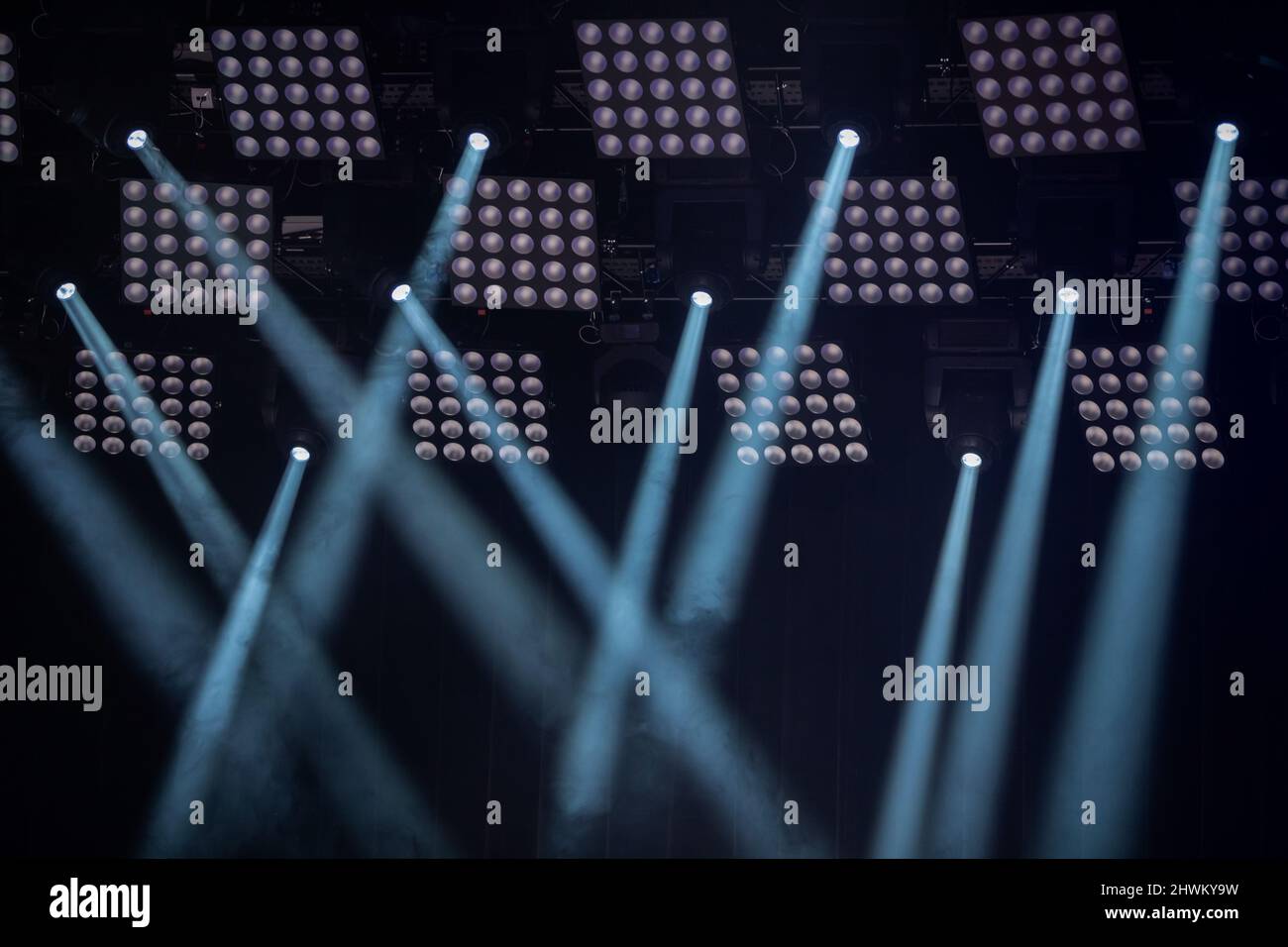 Overhead stage lighting hi-res stock photography and images - Alamy