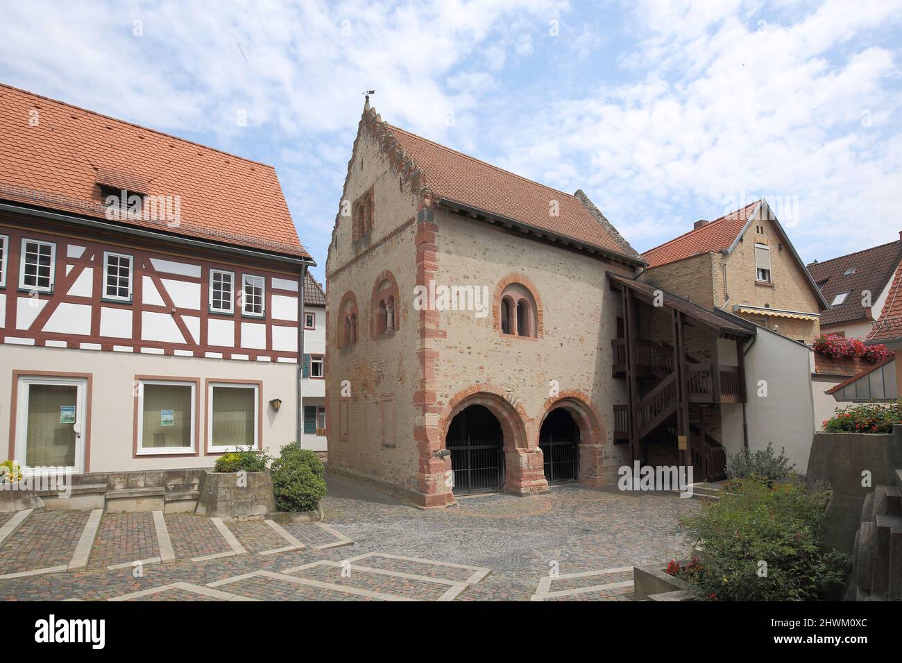 Romanesque house hi-res stock photography and images - Alamy