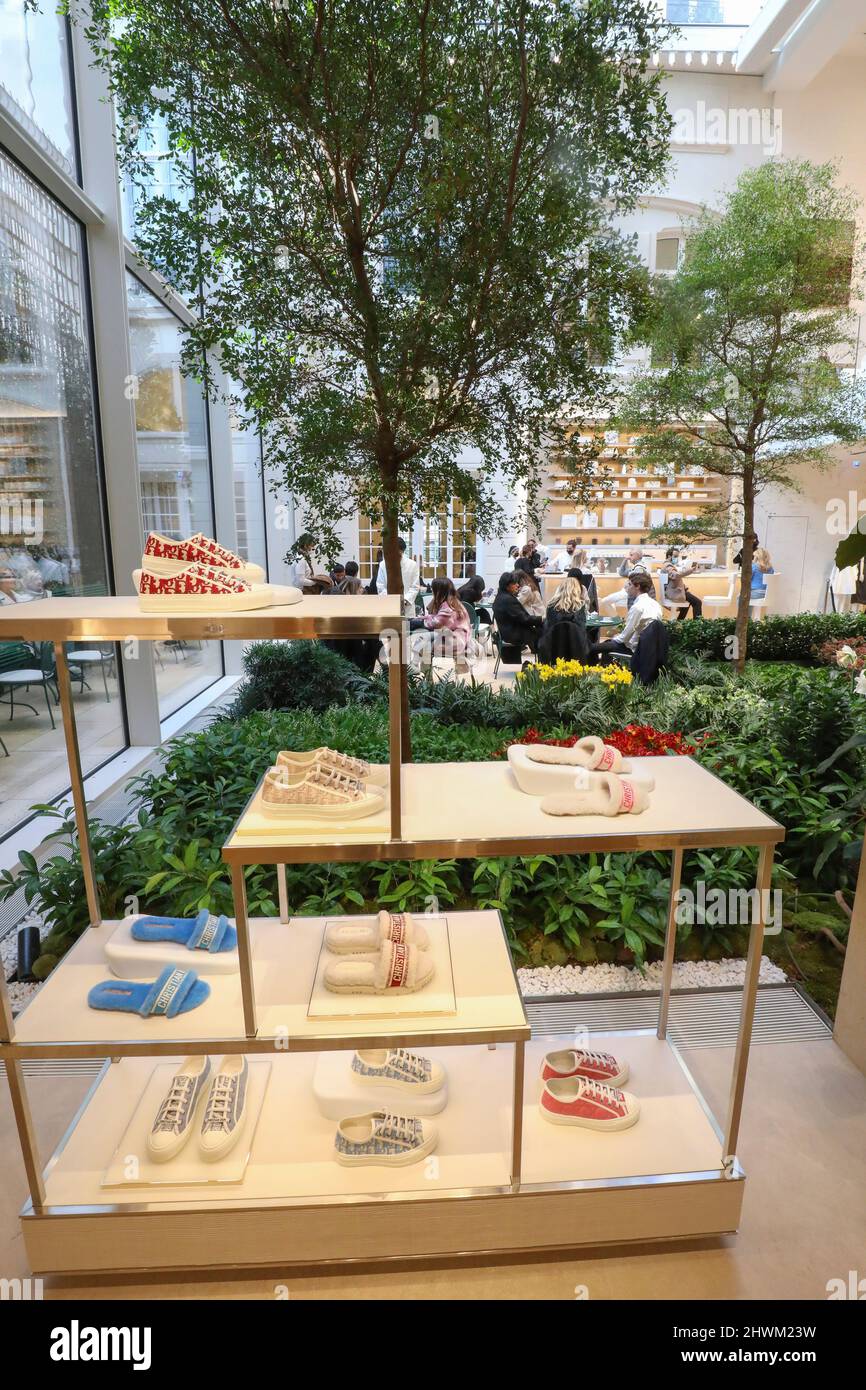 THE DIOR FLAGSHIP OPENS IN PARIS AVENUE MONTAIGNE Stock Photo - Alamy