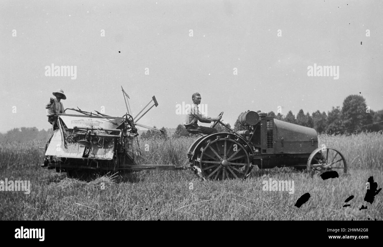 International 8-16 tractor with whet thresher Stock Photo - Alamy