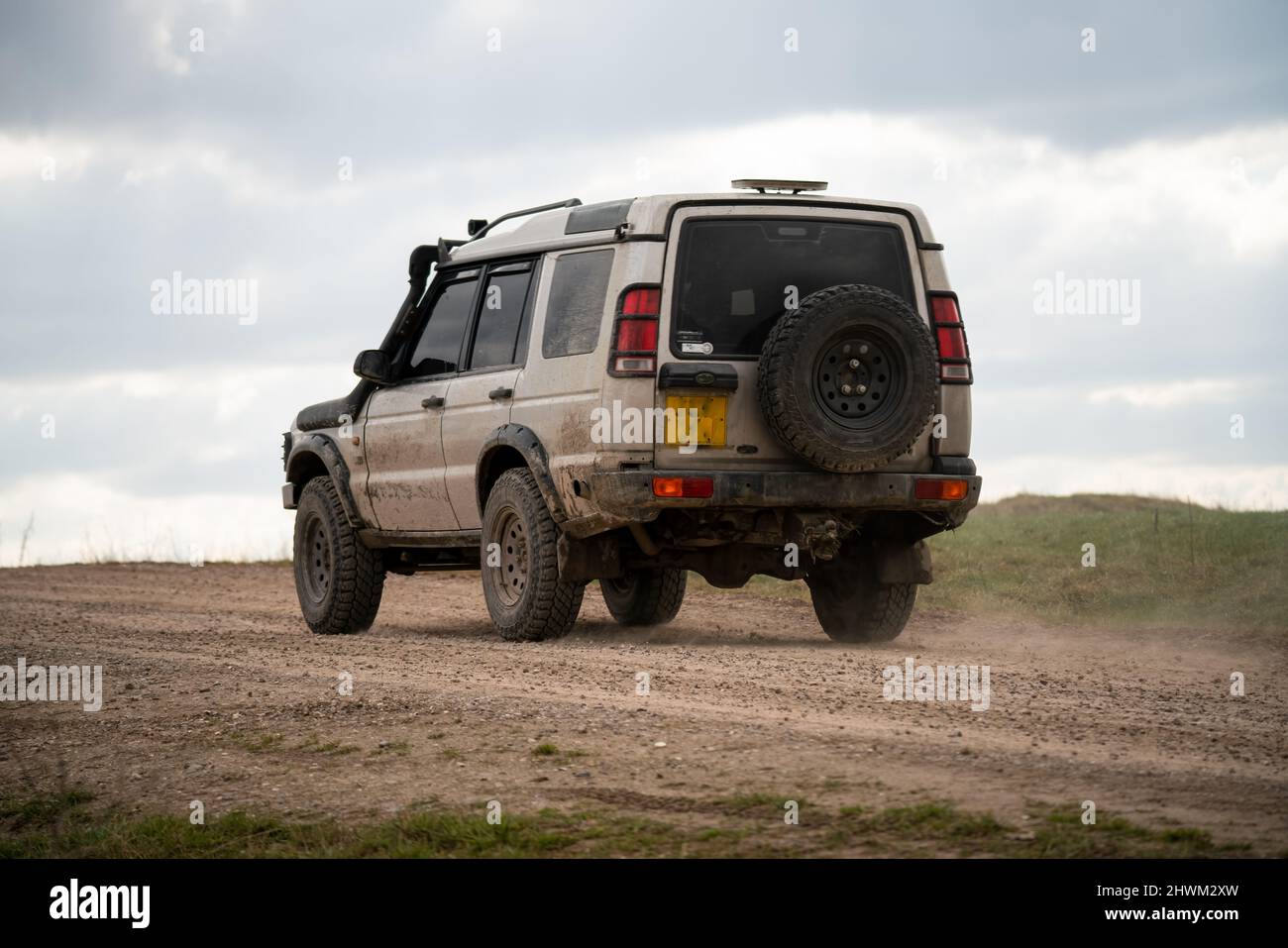 4x4 land rover discovery series II off roading, driving an unmade stone ...