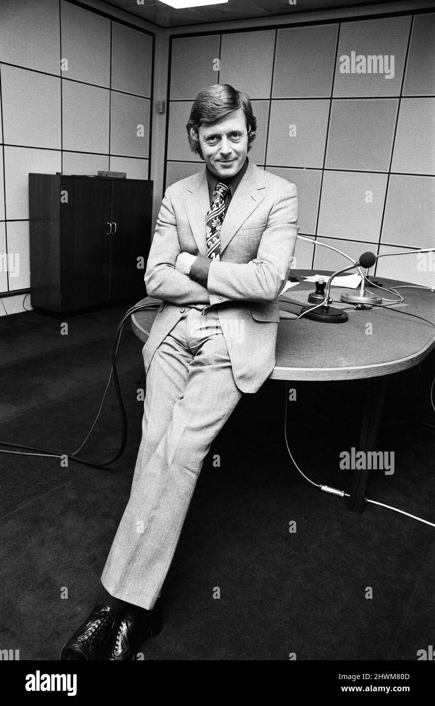 Tv presenter michael aspel hi-res stock photography and images - Alamy