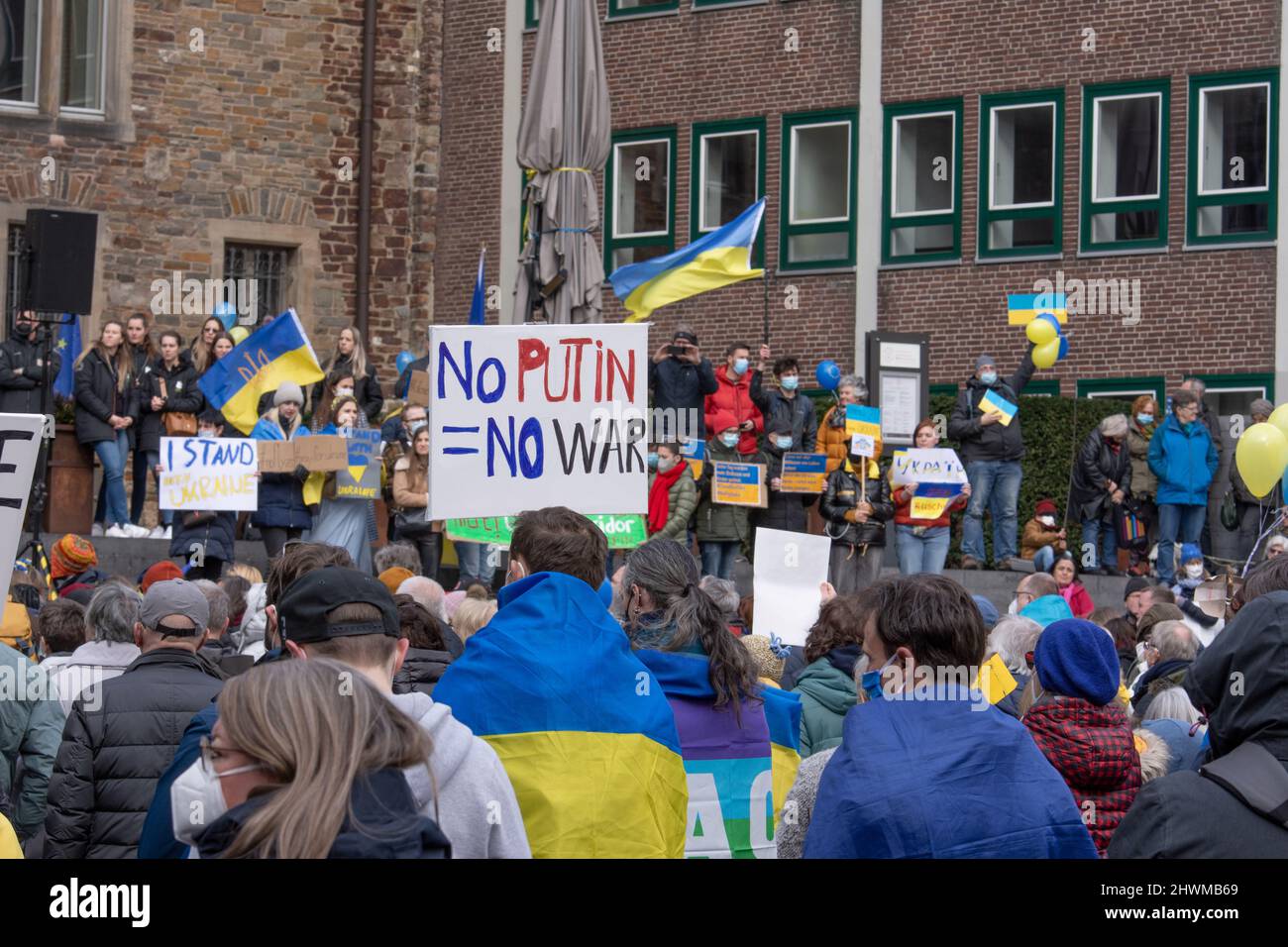 Aachen March 2022: Demonstration organized from Pulse of Europe. For ...