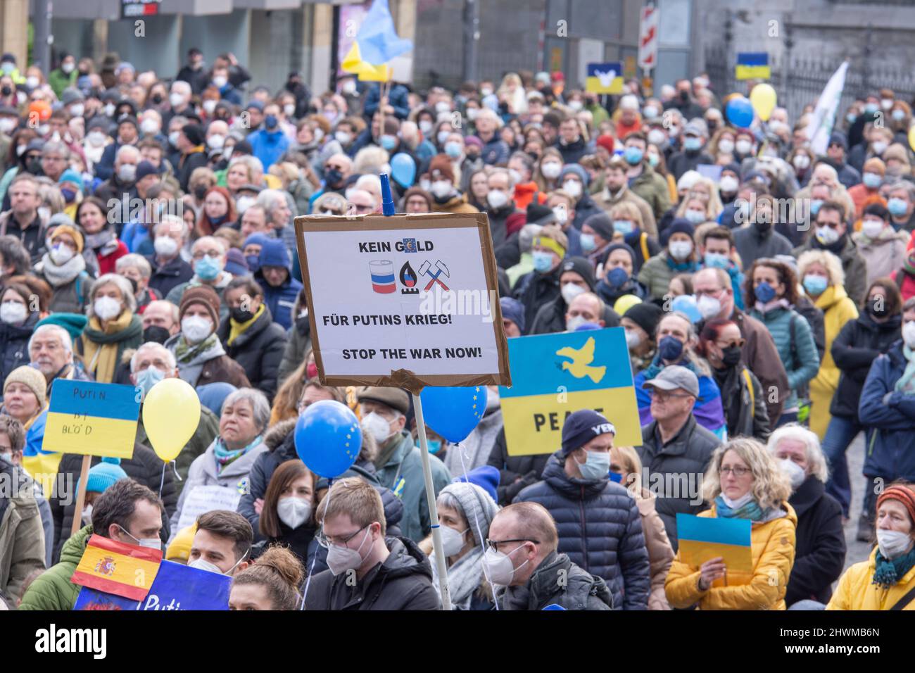 Aachen March 2022: Demonstration organized from Pulse of Europe. For ...