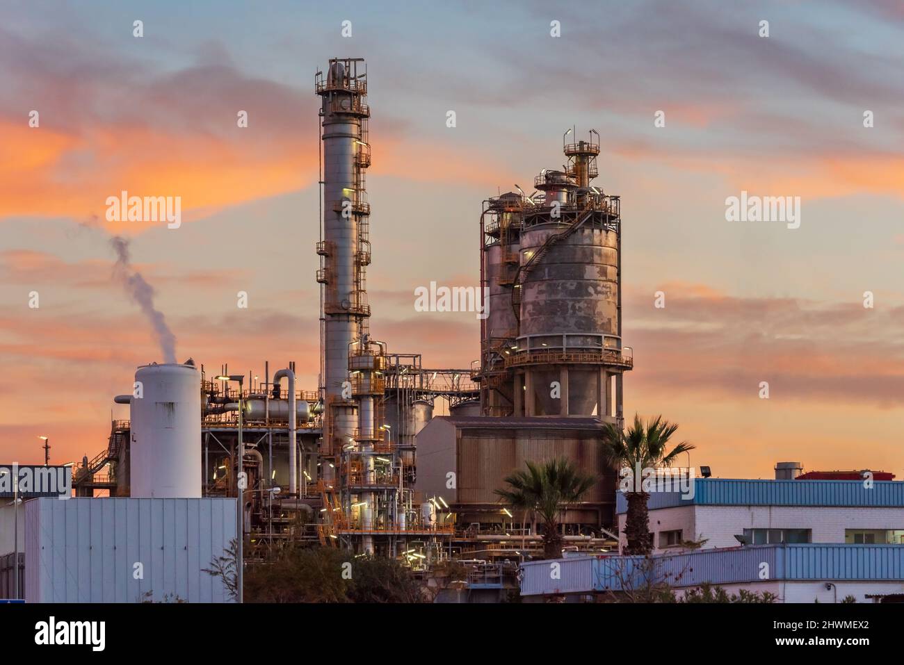 Petroleum installations hi-res stock photography and images - Alamy