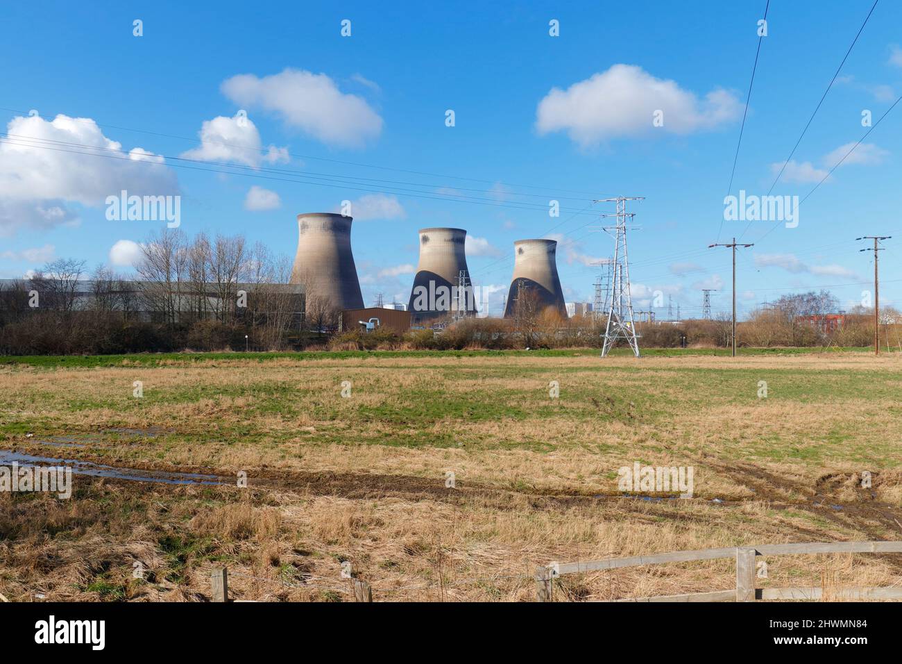 Ferrybridge power station remains hi-res stock photography and images ...
