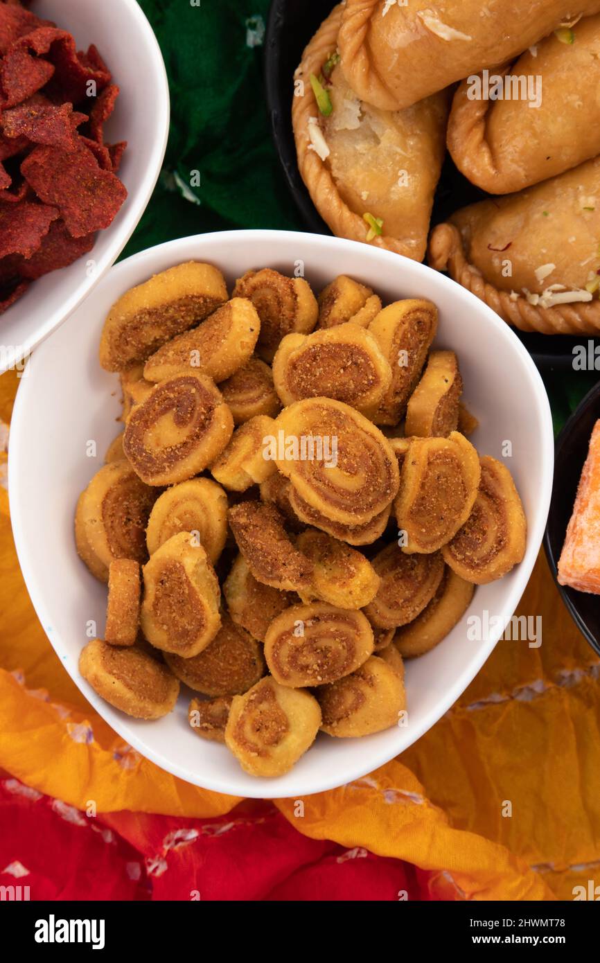 Tangy Namkeen Masala Pinwheels Bhakharwadi, Bhakarvadi, Bakar Or ...