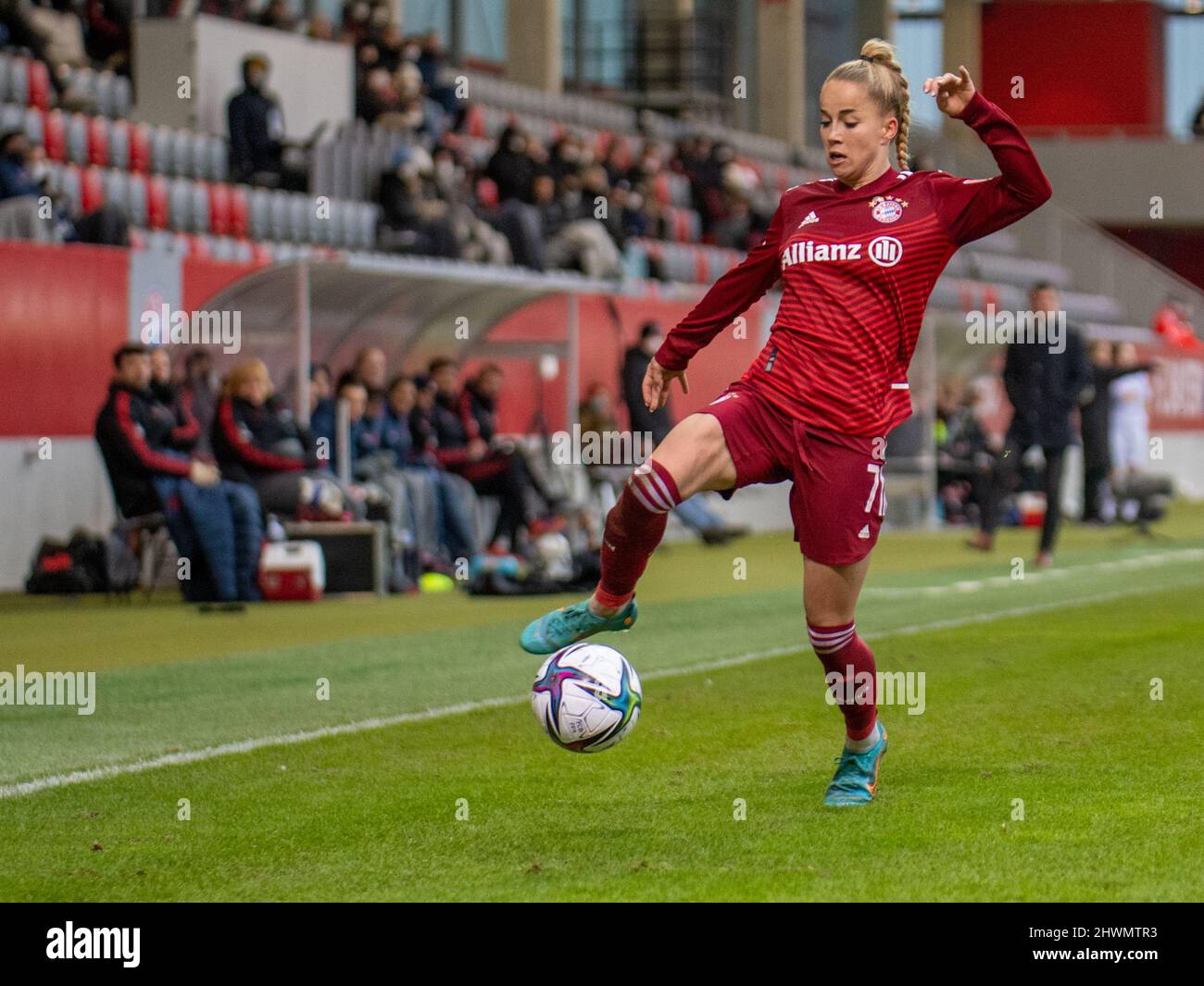 Giulia Gwinn (7 FC Bayern München) during the Flyeralarm Frauen ...