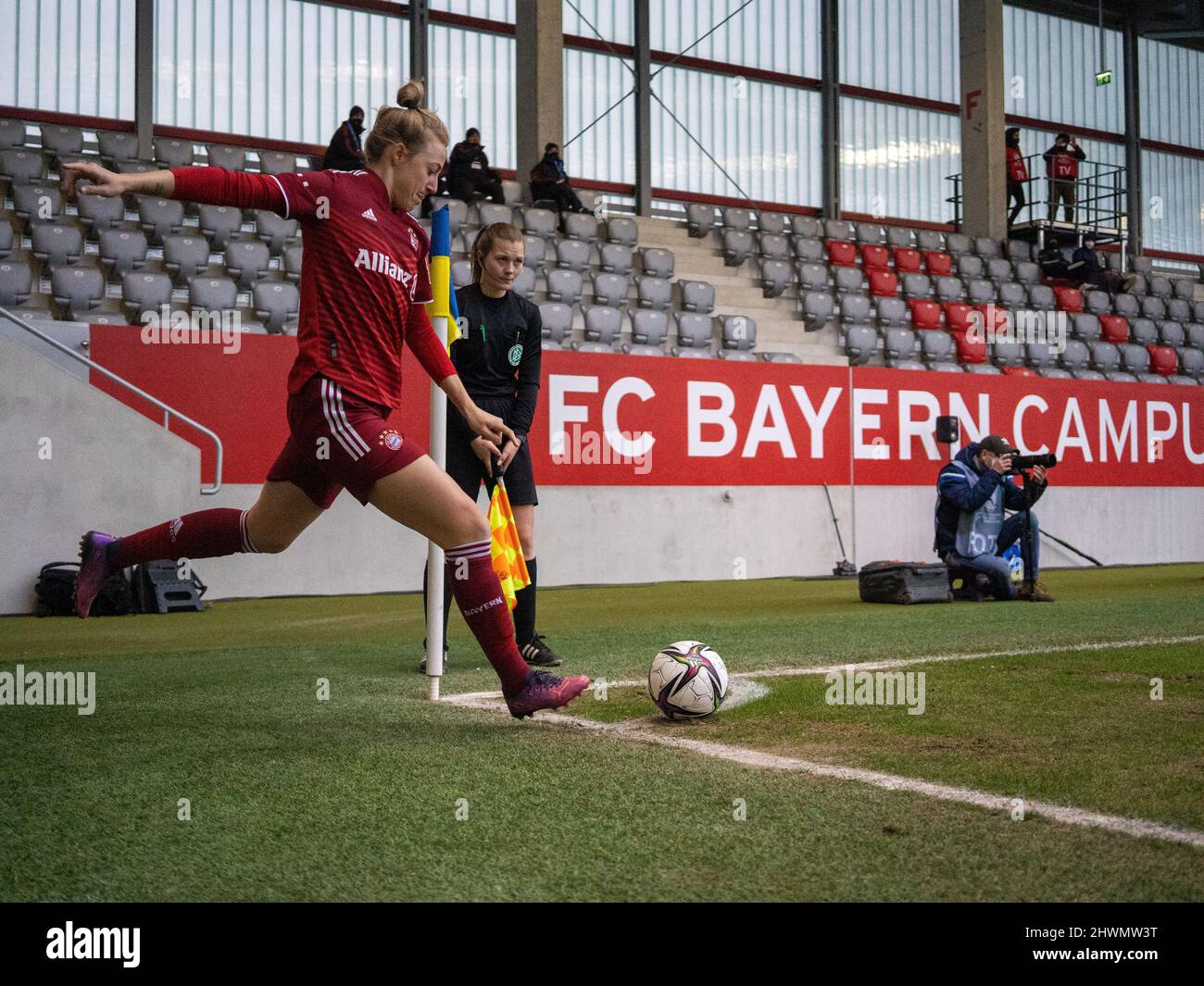 Carolin Simon (30 FC Bayern München) during the Flyeralarm Frauen ...