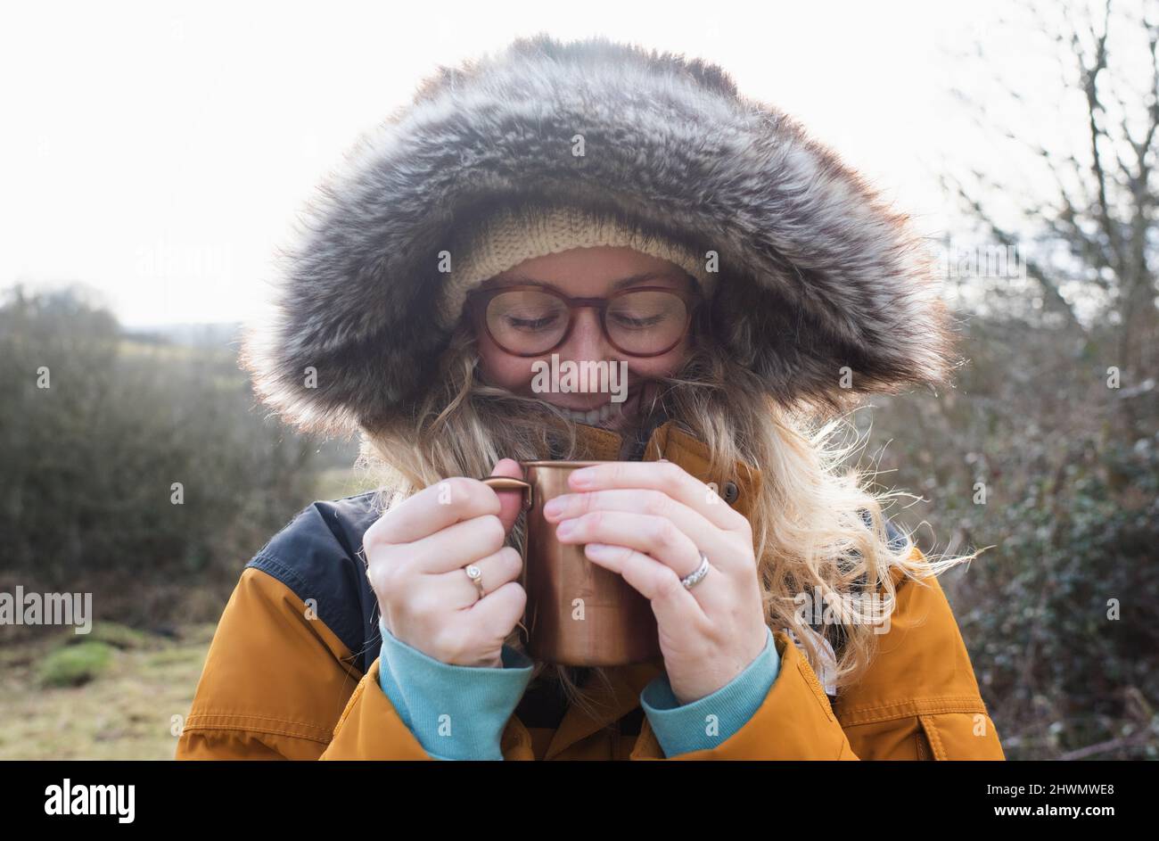 Keeping warm outside hi-res stock photography and images - Alamy