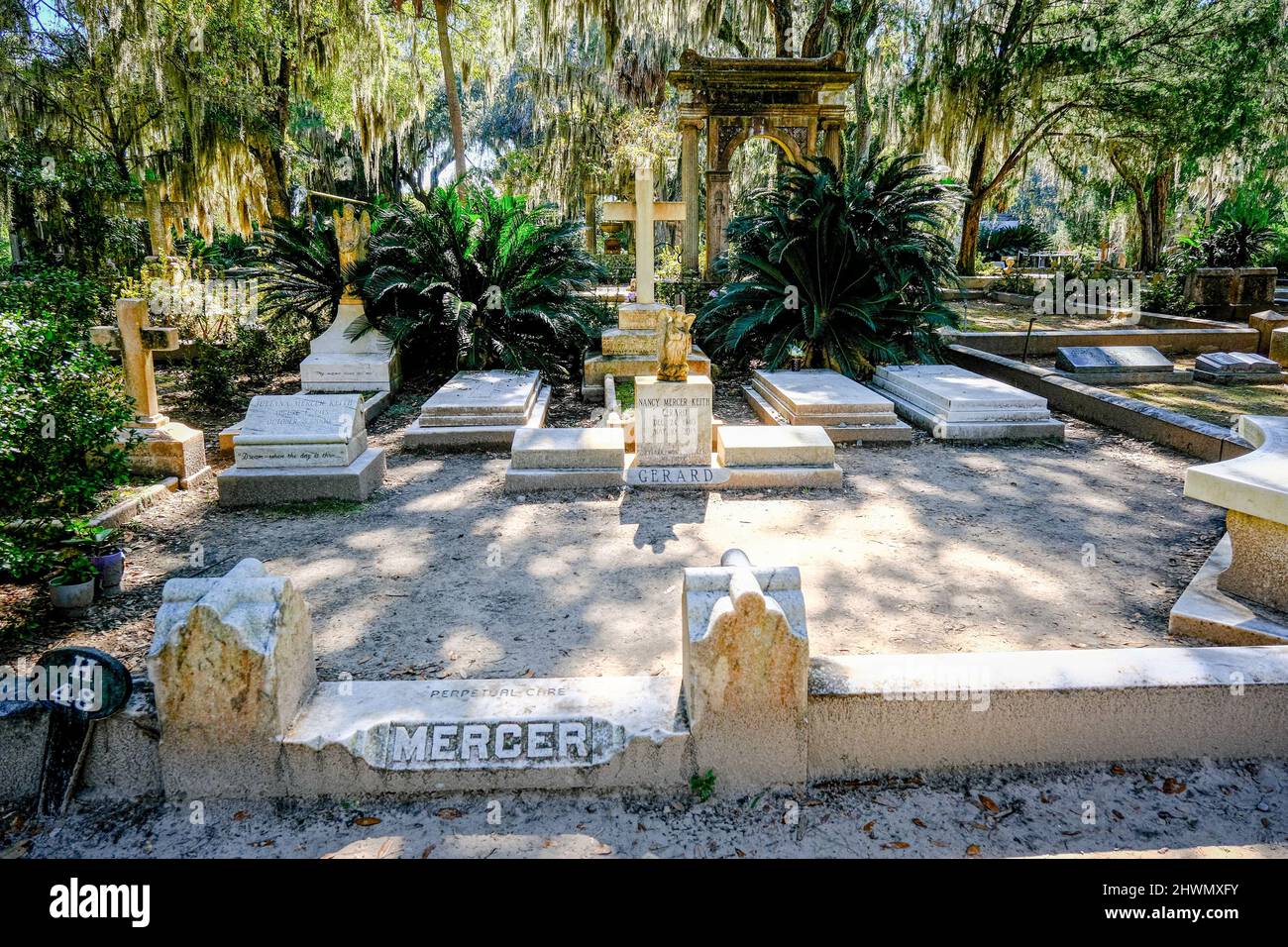 Grave of johnny mercer hi-res stock photography and images - Alamy
