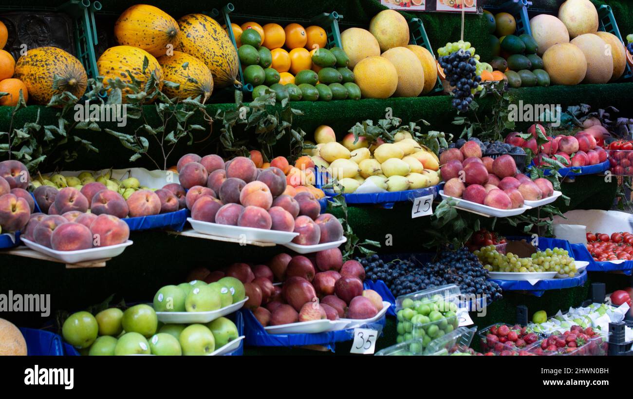 Sale of various fruits at the local market Stock Photo - Alamy