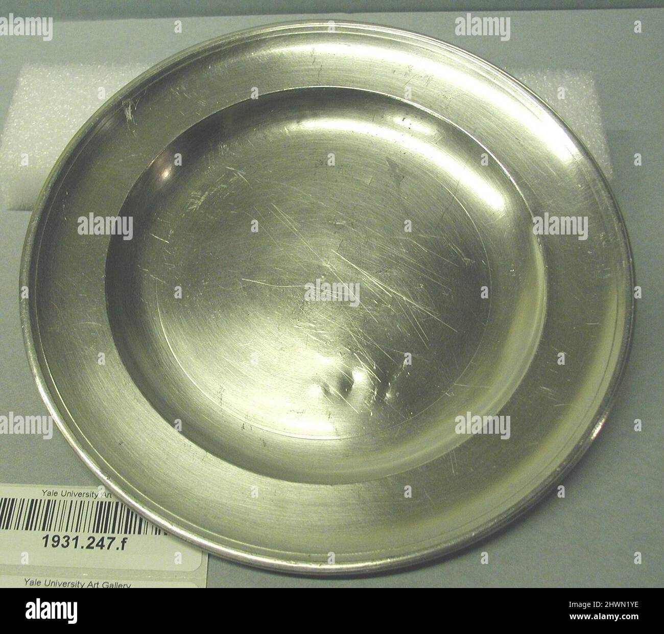 Nine plates hi-res stock photography and images - Alamy