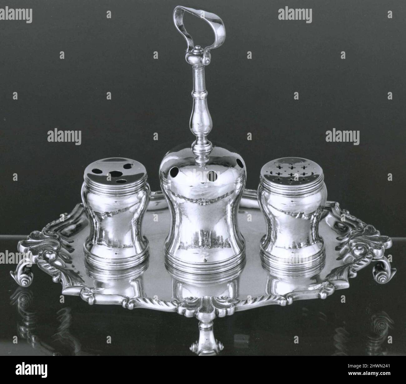 Syng inkstand hi-res stock photography and images - Alamy