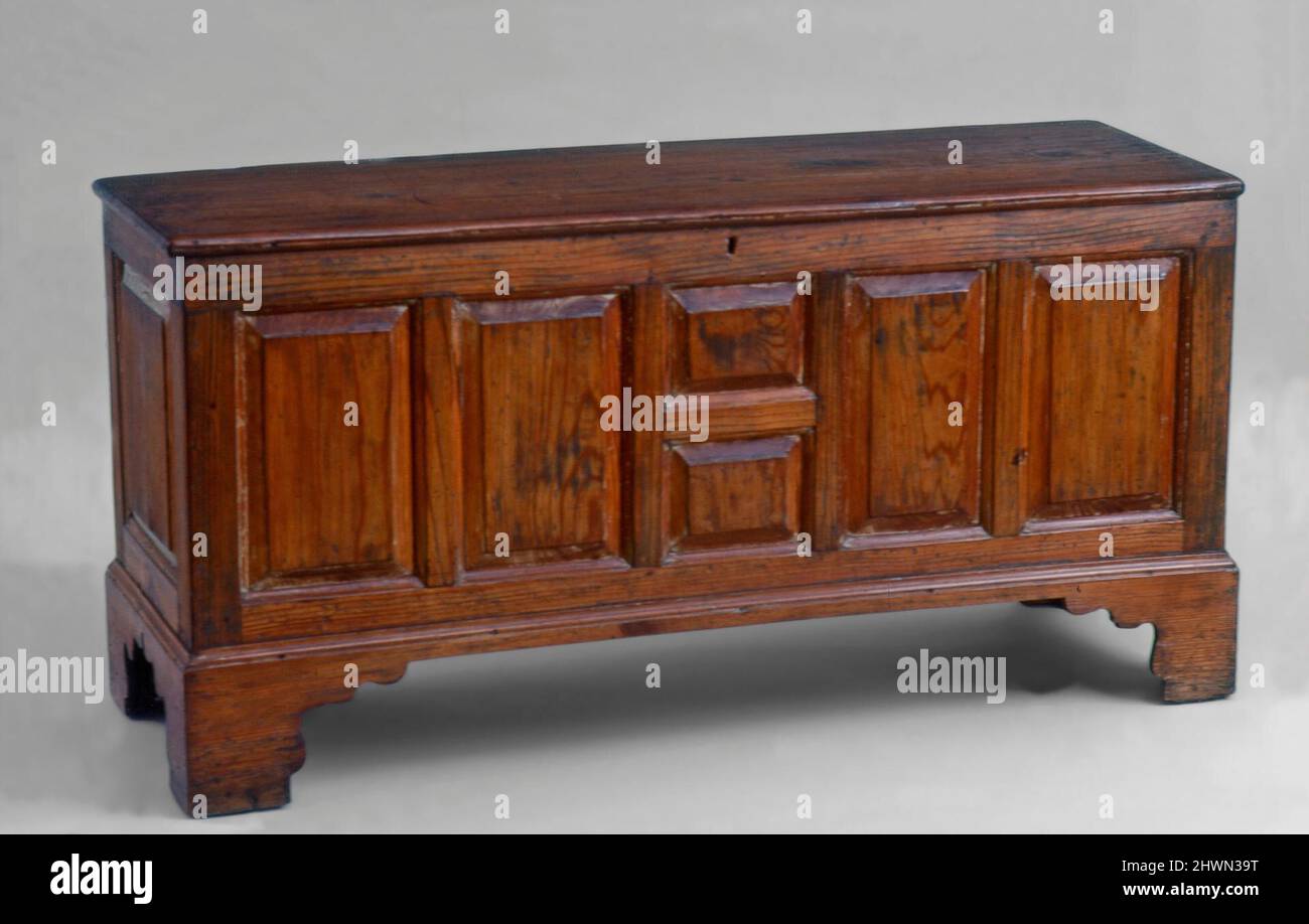 Wooden chest features hi-res stock photography and images - Alamy