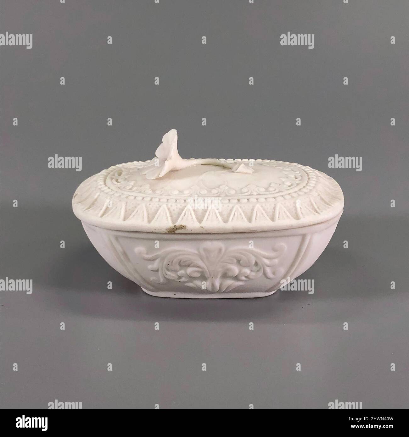 Oval decorative box hi-res stock photography and images - Alamy