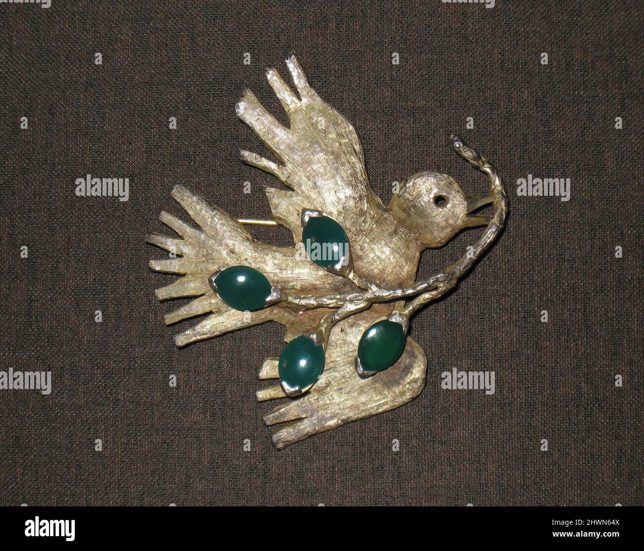 Brooch maker hi-res stock photography and images - Alamy