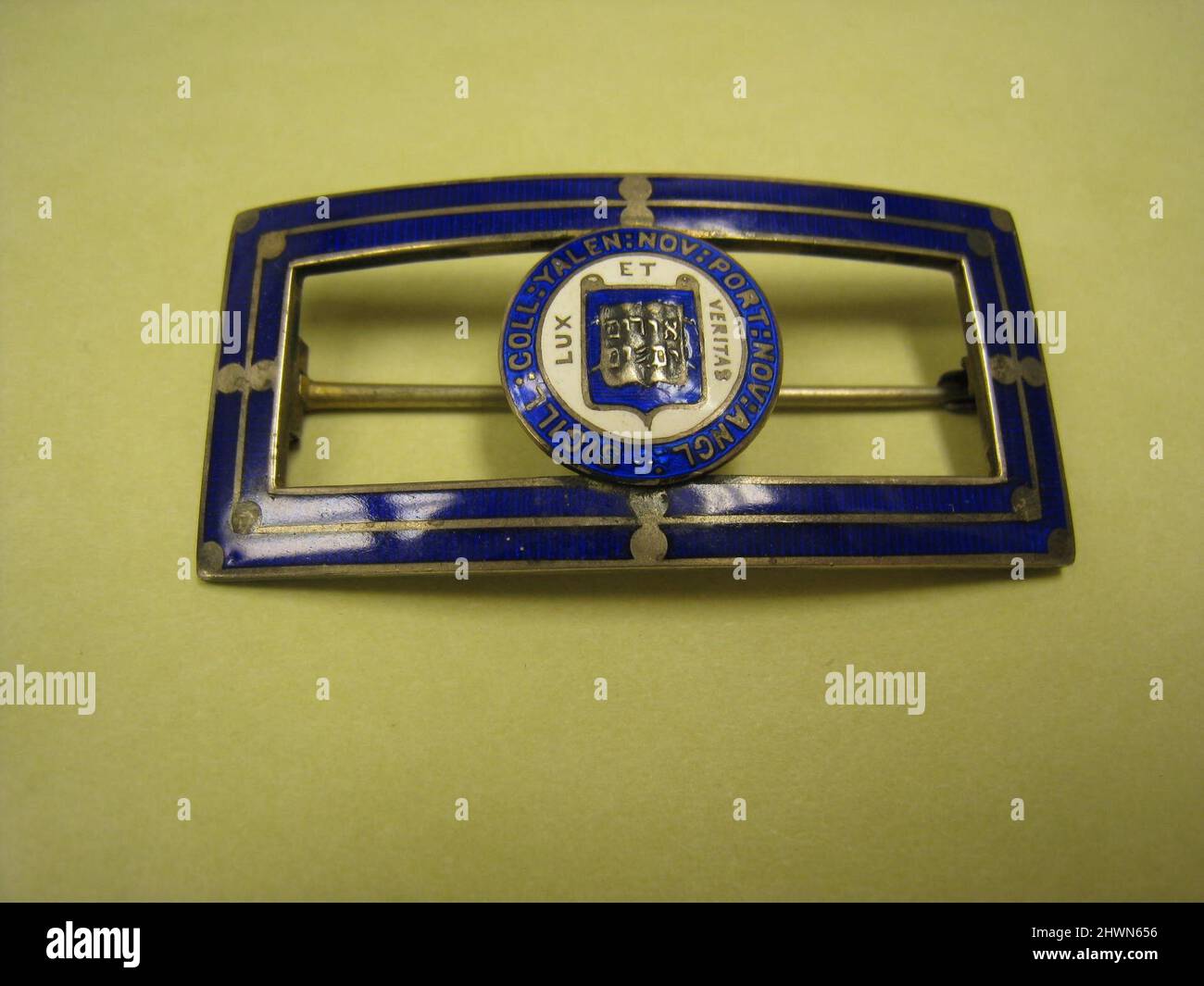 Brooch maker hi-res stock photography and images - Alamy