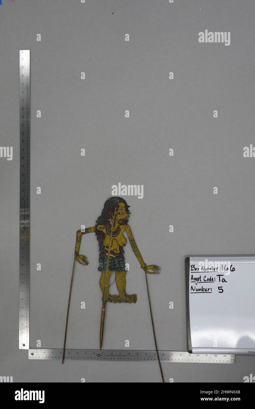 Shadow Puppet (Wayang Kulit) of Ni Ranting Stock Photo - Alamy