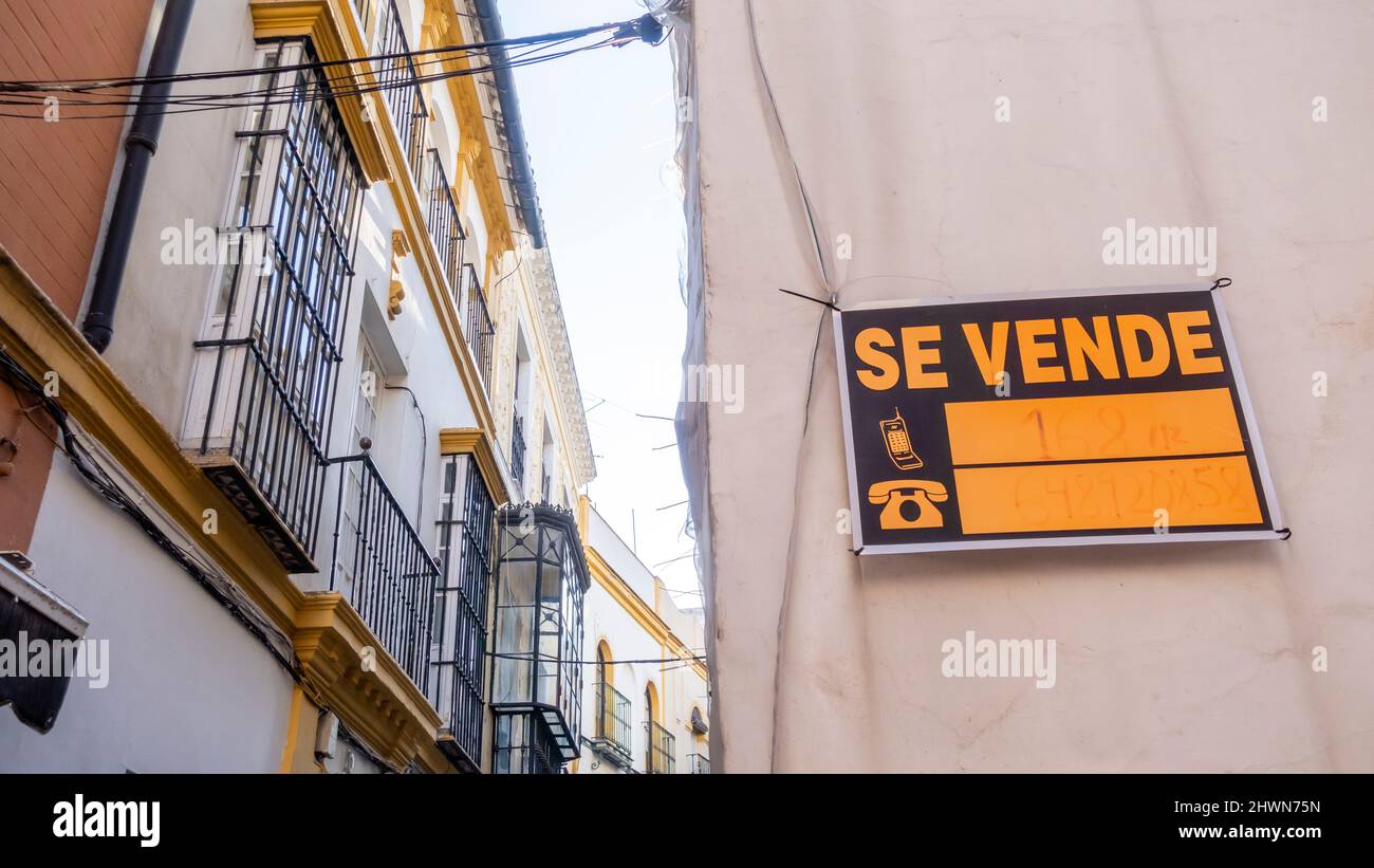 Se vende sign with space for text, for sale, on the building house in ...
