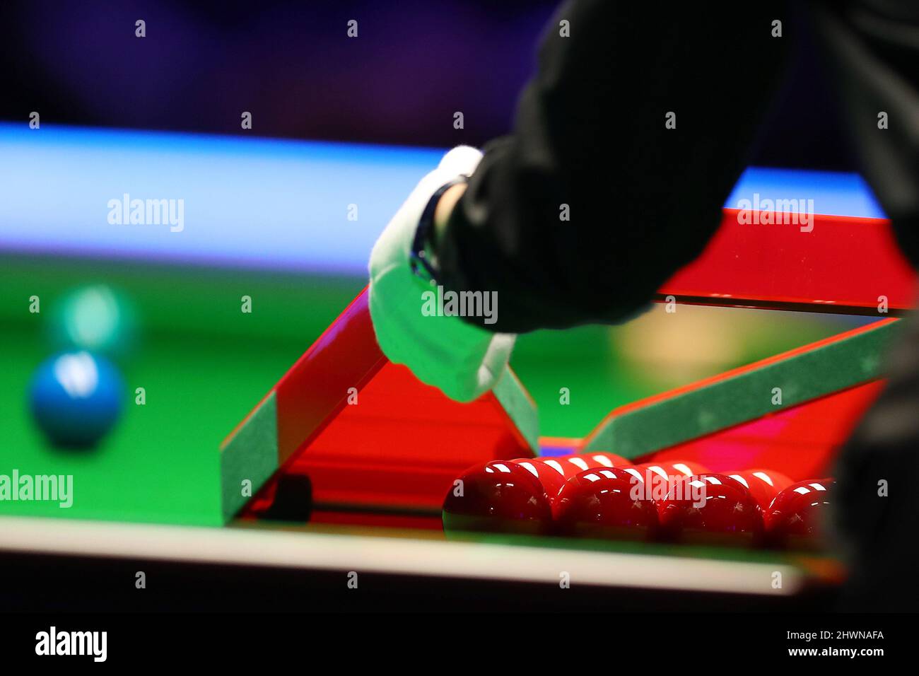 Snooker referee hi-res stock photography and images - Alamy