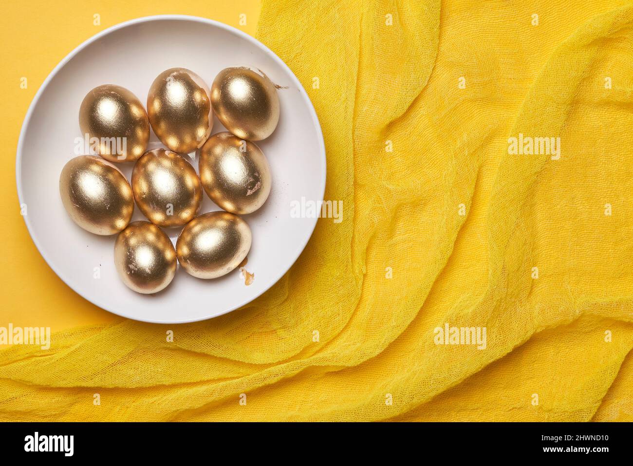 Happy easter time. Bright Easter holiday concept with spring flowers ...