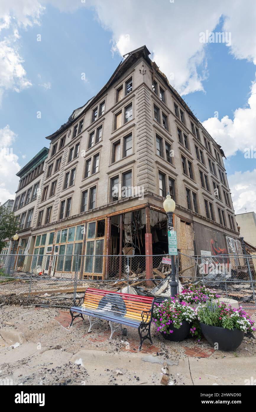 Tama Building complex in Burlington, Iowa destroyed by fire during ...